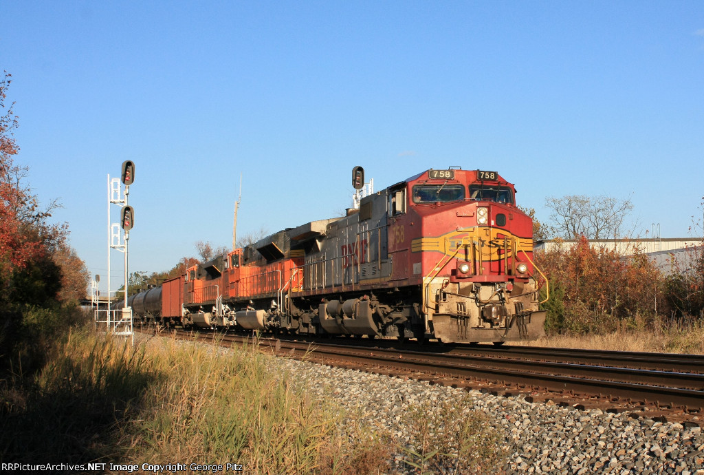BNSF 758 with CSX train K097